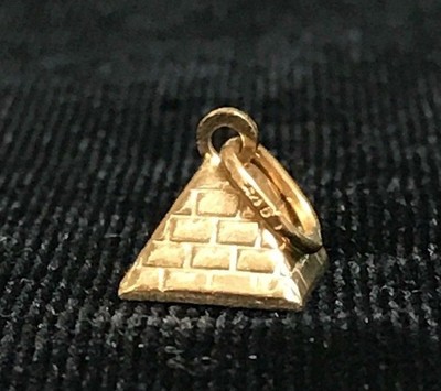 NEW 9ct Yellow Gold Pyramid Charm 3D Egypt Travel 9K Pendant 375 ...