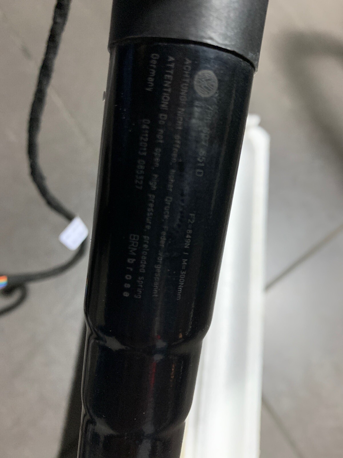 VW Touareg Electric Tail Gate Hydralic Boot Strut 7P6 827 851 D | eBay UK