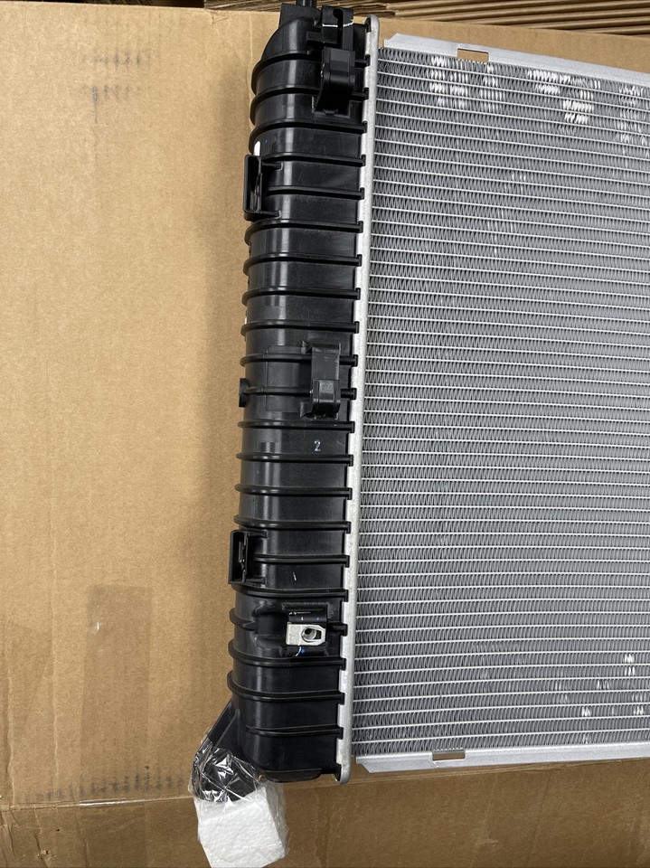 2019-2025 GMC Sierra 1500 5.3L 6.2L GM Engine Radiator OEM NEW 85575814 ...