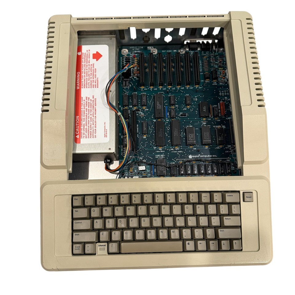 Apple IIe A2S2064 Vintage Personal Computer Apple 2e - Cleaned, Tested ...
