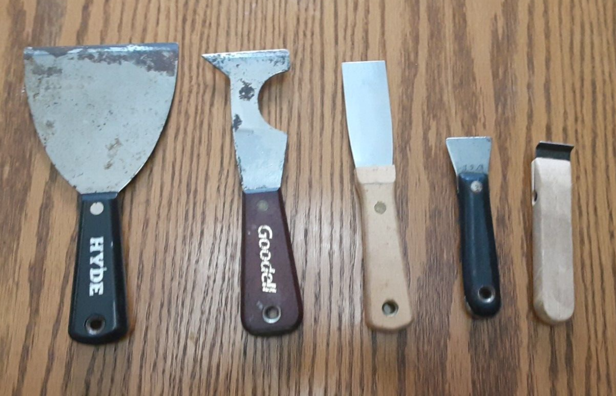 Lot of 5 Vintage Paint Scrapers Wooden Handle Knife Various sizes ...