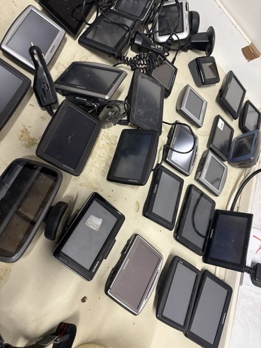 Tom Tom Sat Nav Joblot X 29 Devices TomTom UNTSTED AS IS SPARES REPAIR ...