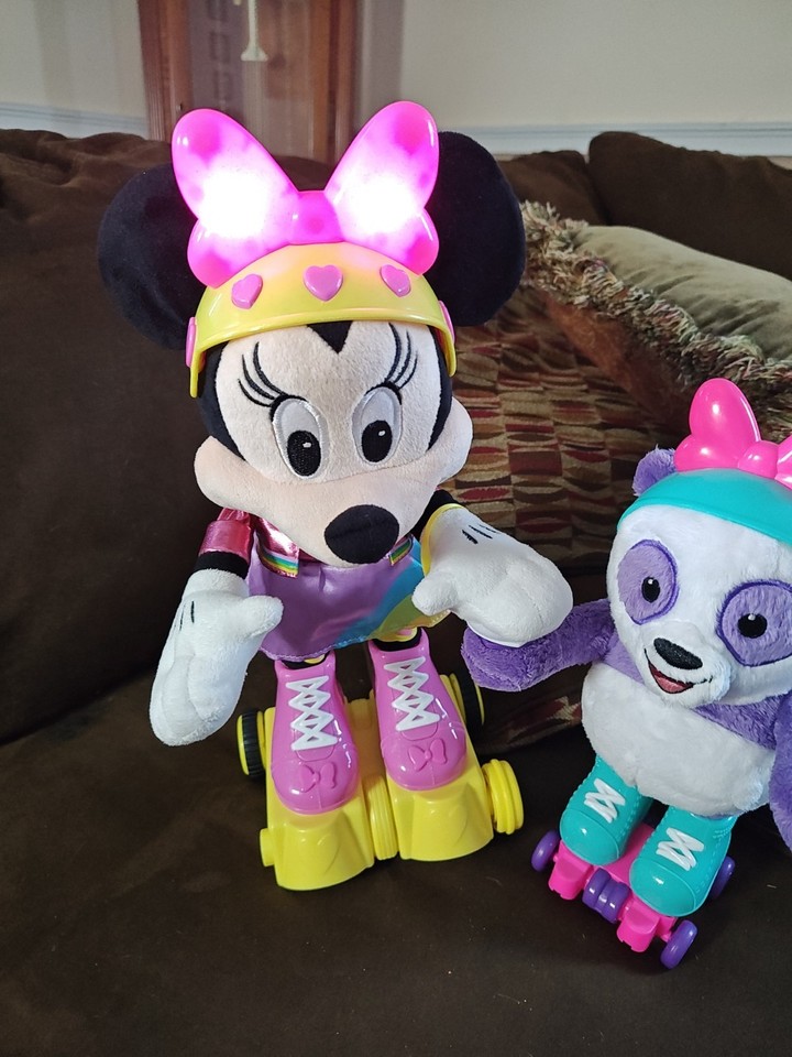Disney Jr Roller Skating Party Minnie Mouse Interactive Sings Skates ...