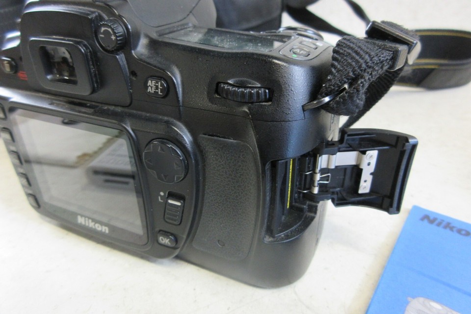 Nikon D D80 10.2MP Digital SLR Camera (Kit w/ 18-135mm Lens) EXTRA ...