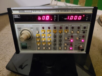 FLUKE 6011A Synthesized Signal Generator | eBay