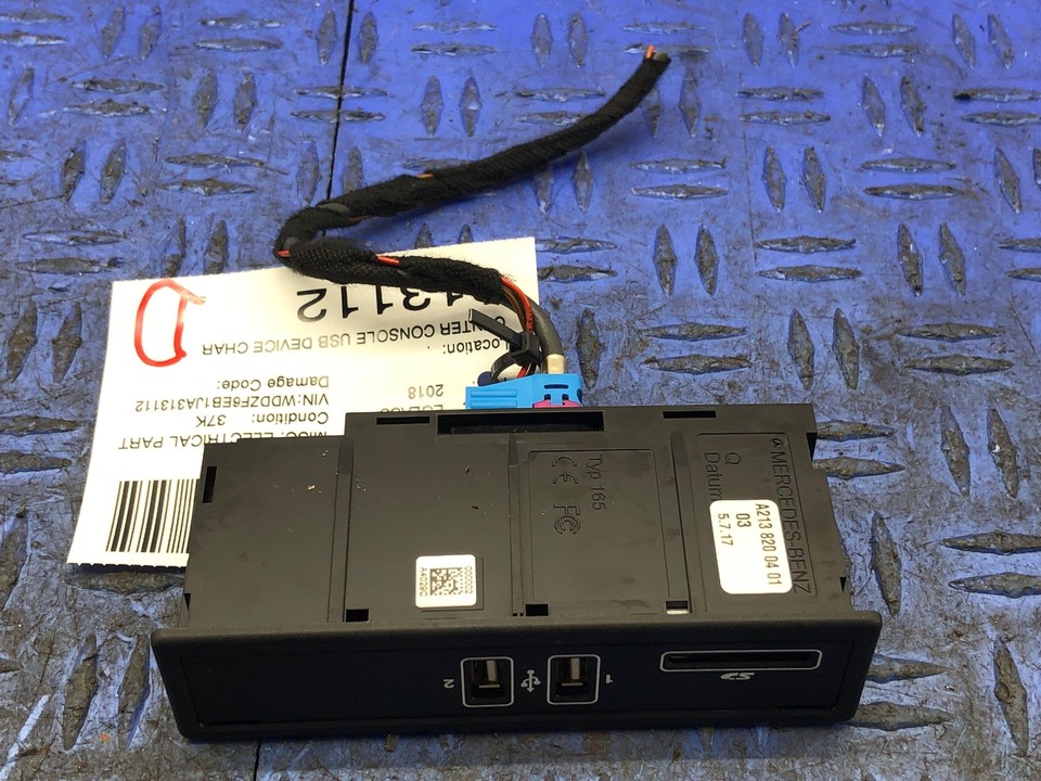2017-2020 MERCEDES E43 CONSOLE USB DEVICE CHARING PORT SD CARD SLOT ...