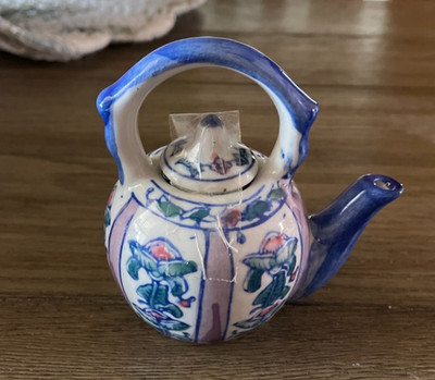 VINTAGE BEN RICKERT MINIATURE TEAPOT WHITE AND BLUE WITH FLOWERS SIGNED ...