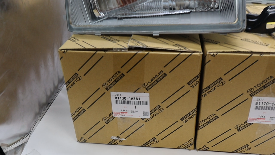 TOYOTA Genuine Late Model AE86 Corolla Levin Headlights Rh&Lh SET OEM ...
