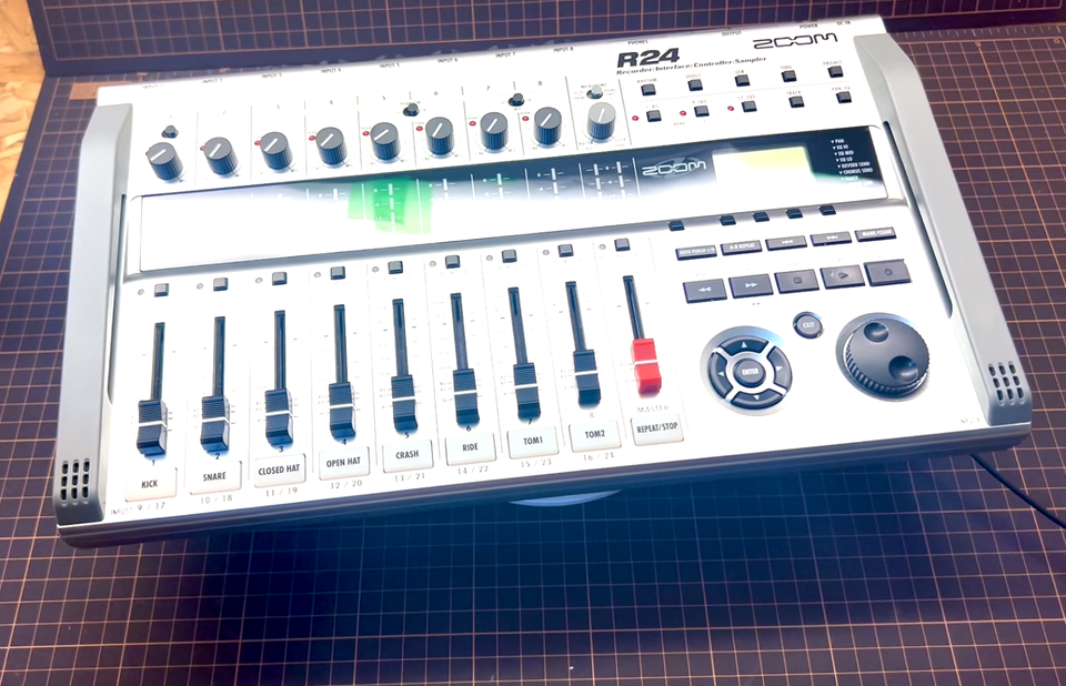 Zoom R24 Multi-Track Recorder - 24-Track, Integrated Drum Machine, Free ...