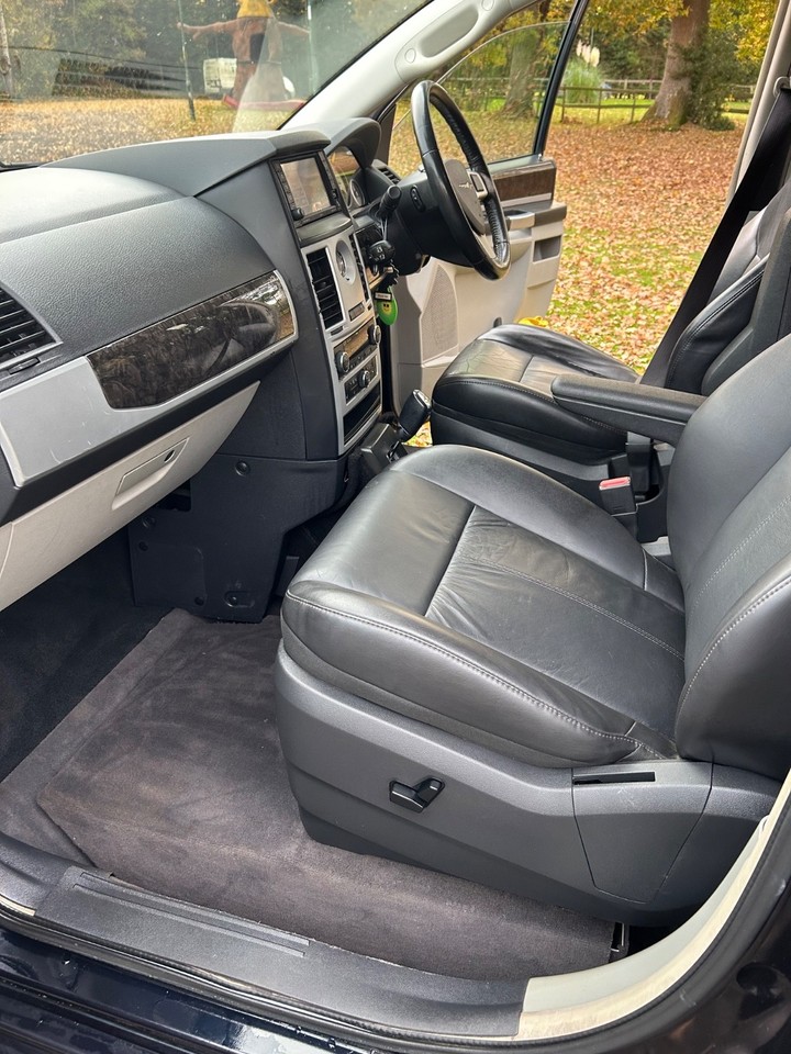 chrysler grand voyager 2011 DISABLED VEHICLE EXECUTORS SALE DUE TO ...