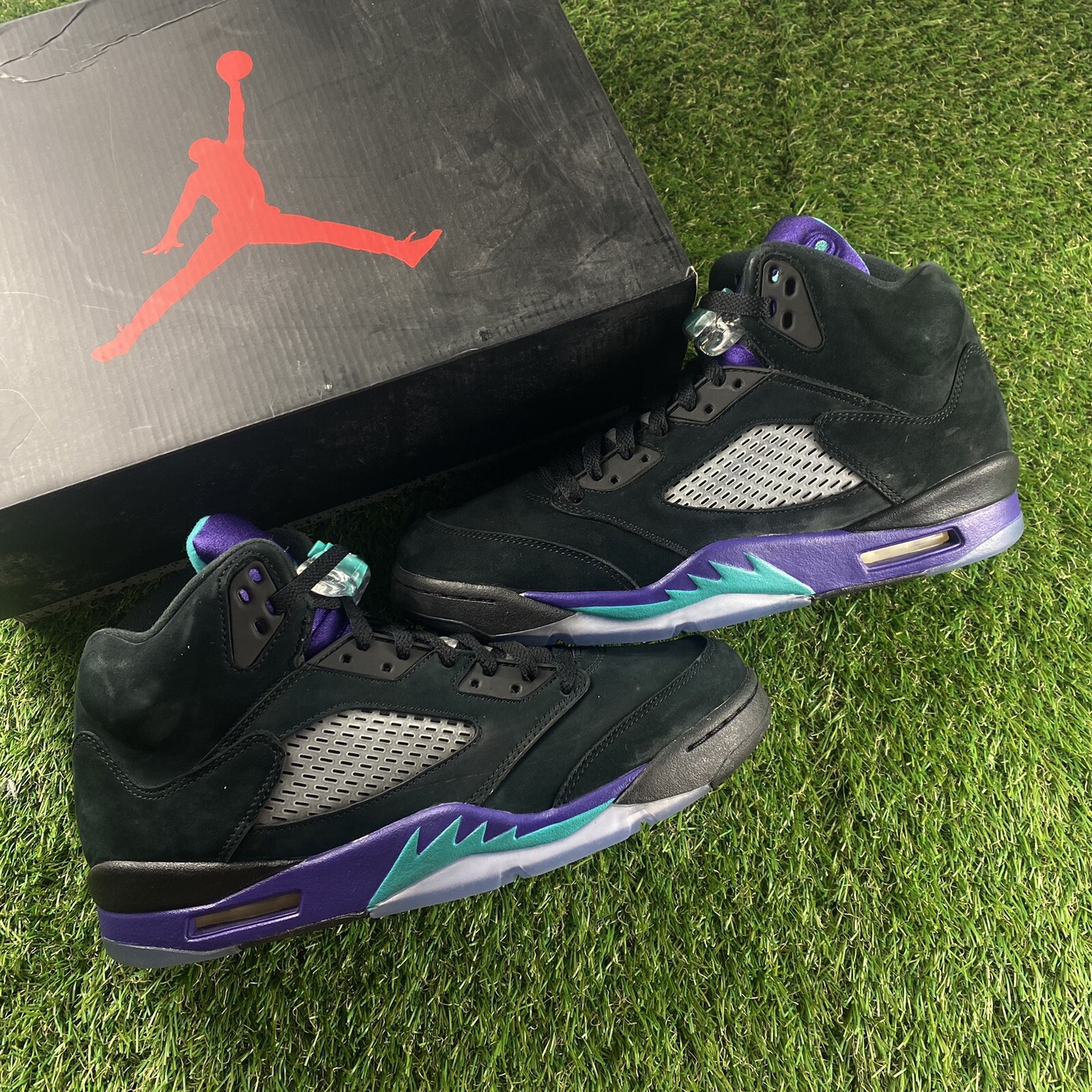 Retro 5 Black Grapes