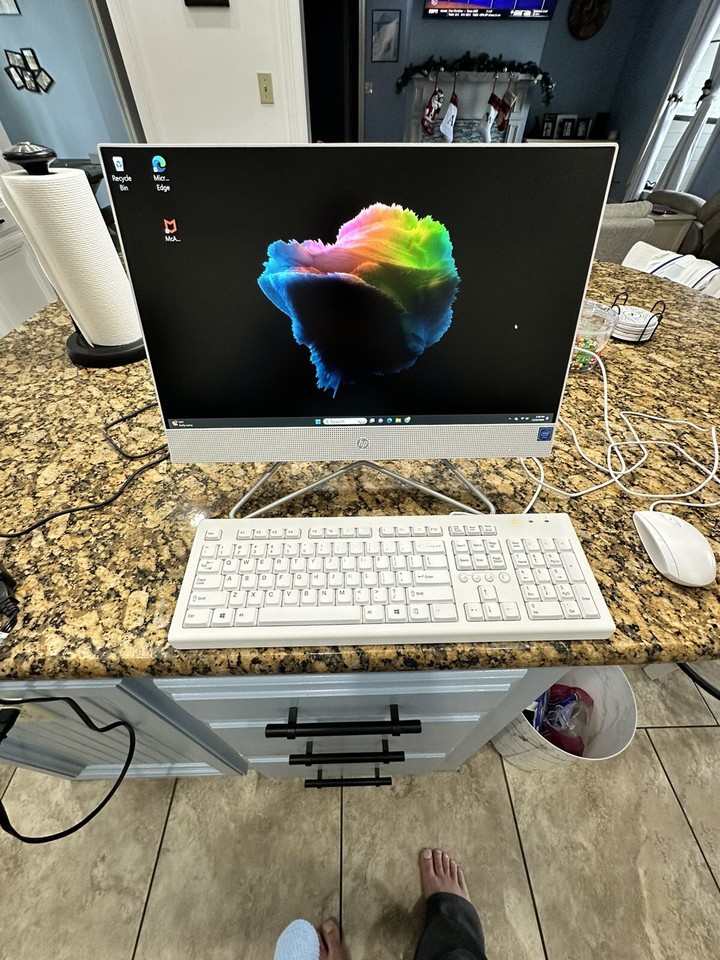 HP 22-DD0224 21.5" (128GB SSD, Intel Celeron J4025, 2GHz, 4GB RAM) All ...