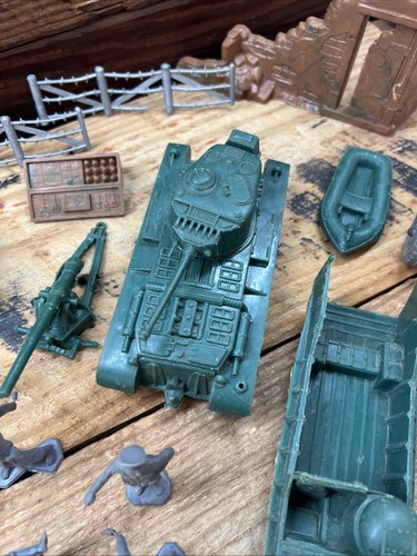 1970s Green + Gray Plastic Army Men + Vehicle Lot Tanks Barbed Wire ...