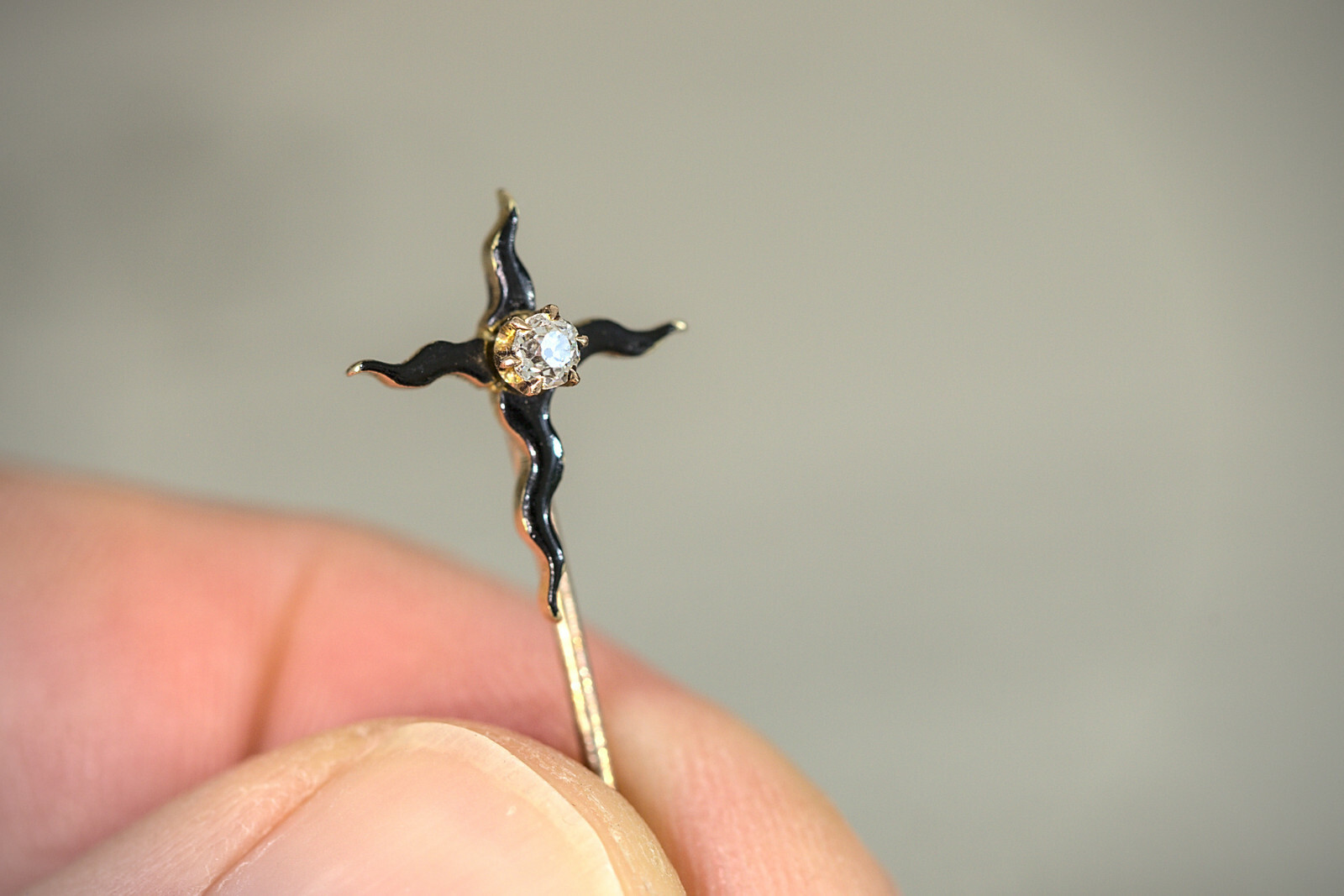 UNUSUAL ANTIQUE ENGLISH 15K GOLD ENAMEL DIAMOND CROSS of FIRE STICKPIN ...