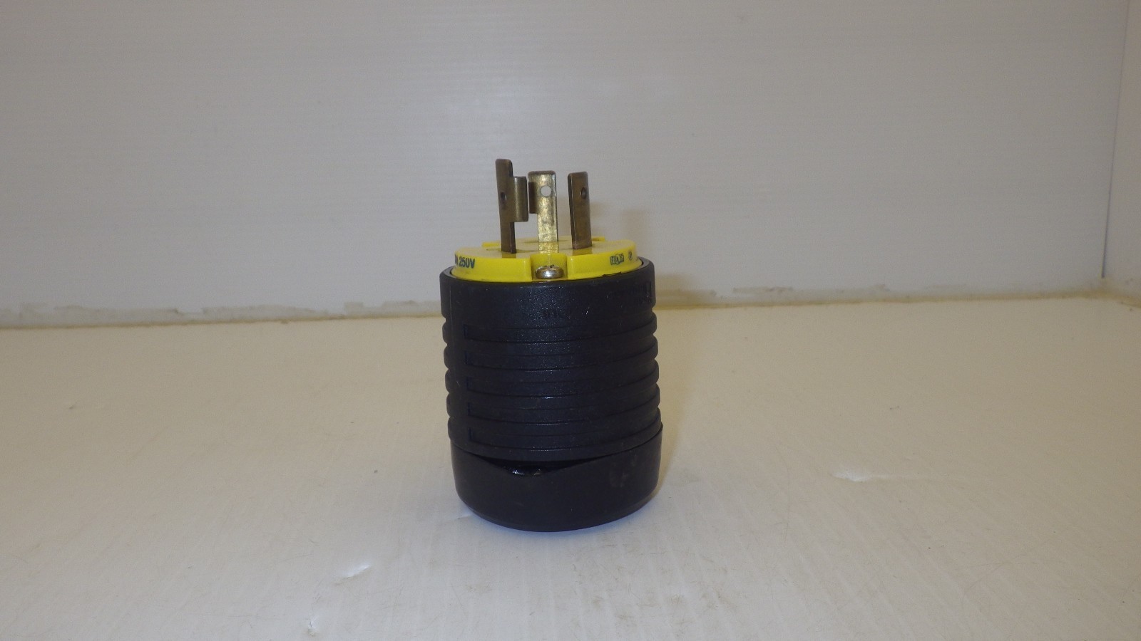 PASS & SEYMOUR L620P TURNLOK PLUG NEMA L6-20P 3 WIRE 20A 250 V | eBay