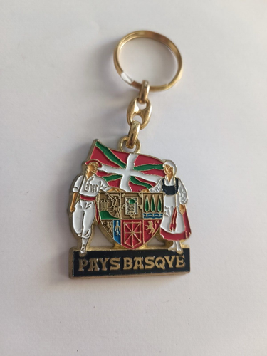 Porte clés Blason Costume Régional PAYS BASQUE Keychain Vintage 80' | eBay