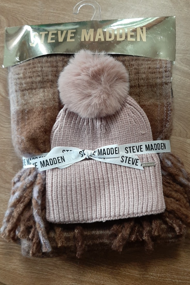 New Steve Madden Light Pink Beanie Hat & Pink/ Brown Plaid Fringed ...