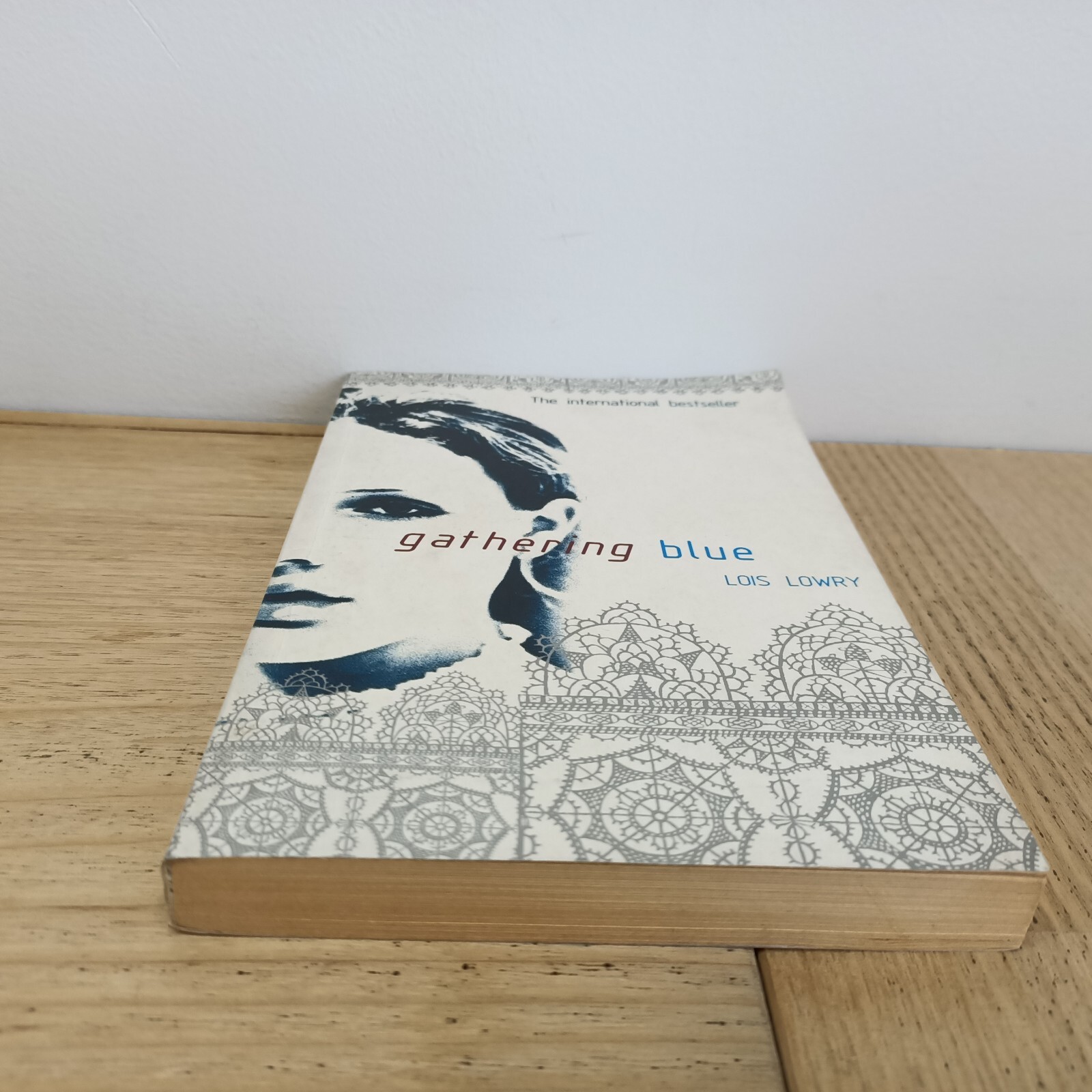 Gathering Blue by LOIS LOWRY Paperback Book 2 The Giver Quartet ...