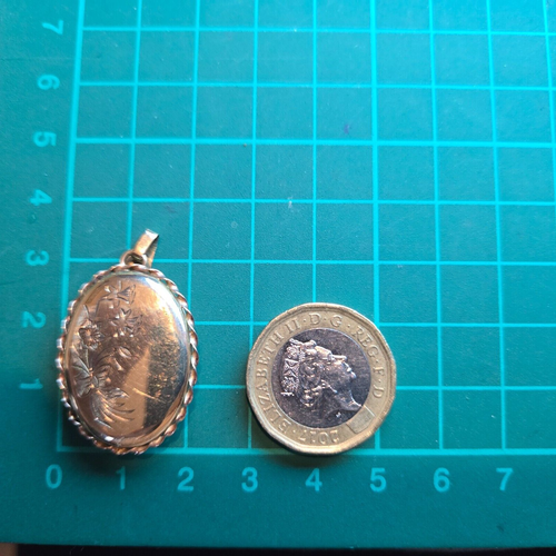 9ct Yellow Gold Photo Locket Oval Shape Engraved Floral Design Size ...