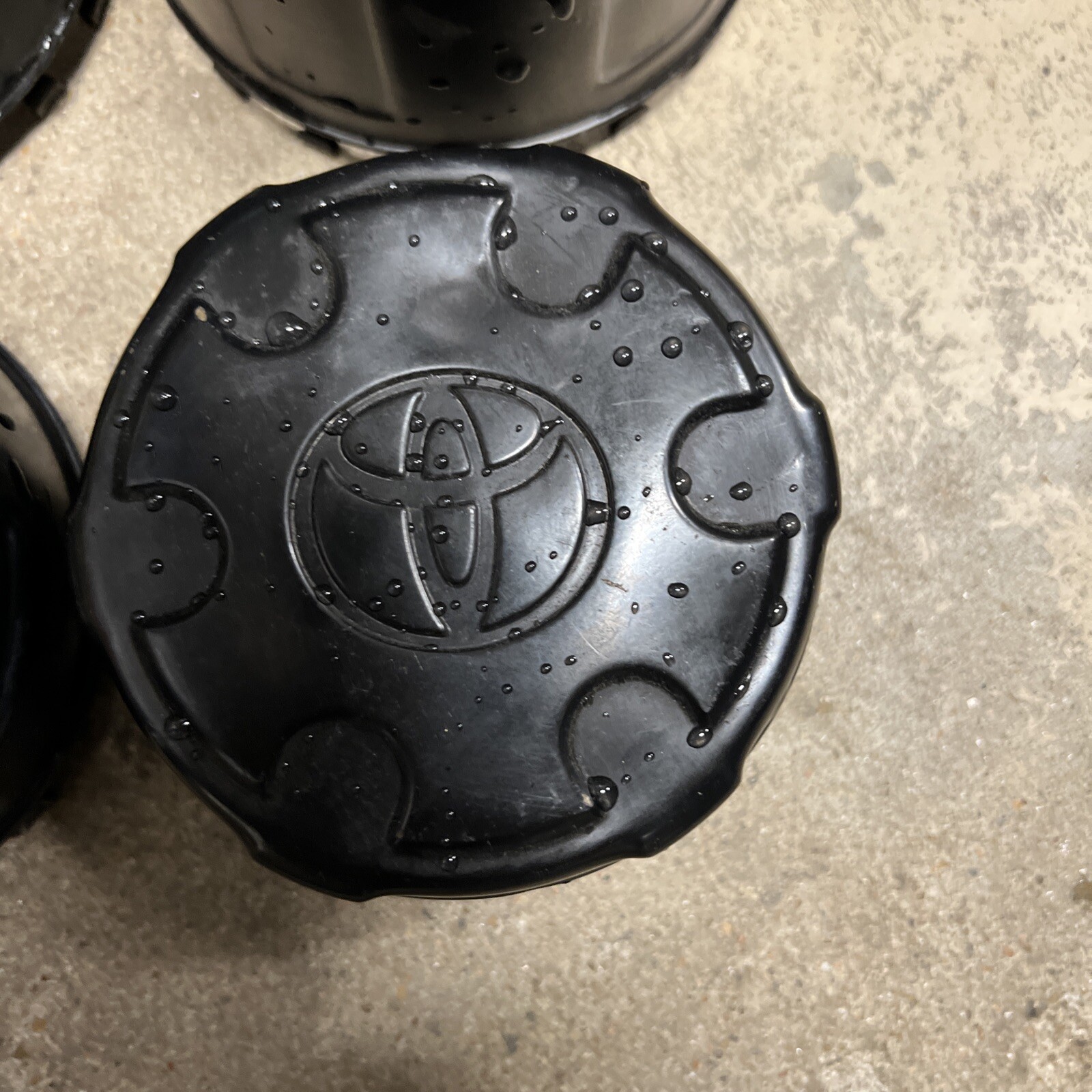 Toyota 4Runner 4WD Truck Front and Rear Wheel Center Cap Set of 4 ...
