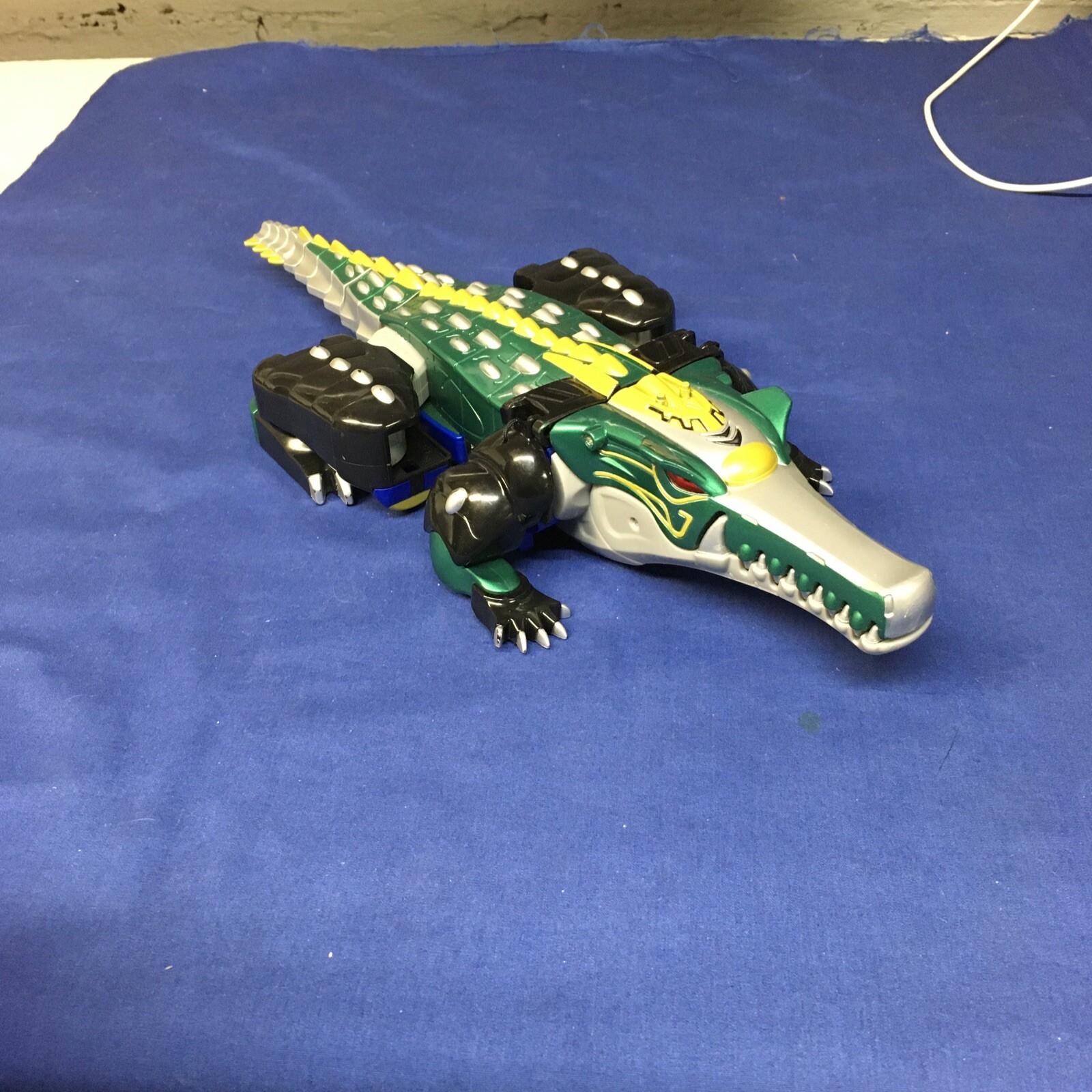Power Rangers Wild Force Crocodile Zord