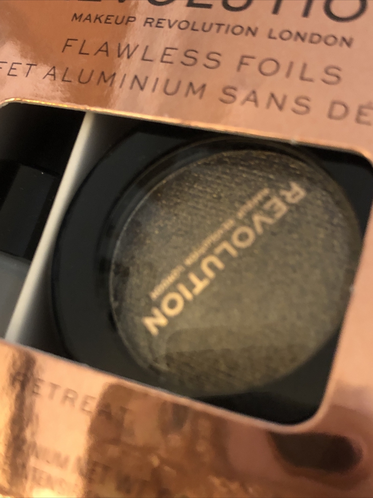 Makeup Revolution Flawless Foils Single Eye Shadow Shade Retreat ...