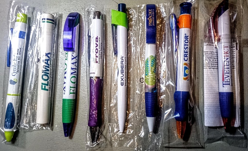Lot 8 Pharmaceutical Drug Rep Pens & Penlight, Collectibles, READ ...