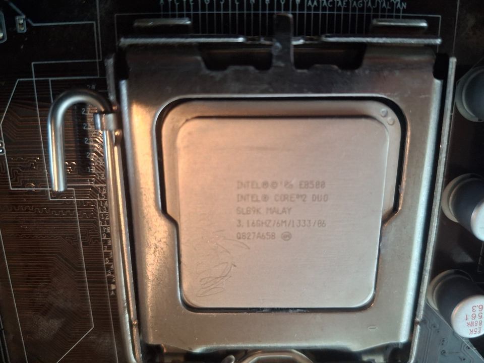 Asus P5Q-PRO Motherboard LGA775 P45 Chipset w/ Intel Core 2 Duo E8500 ...