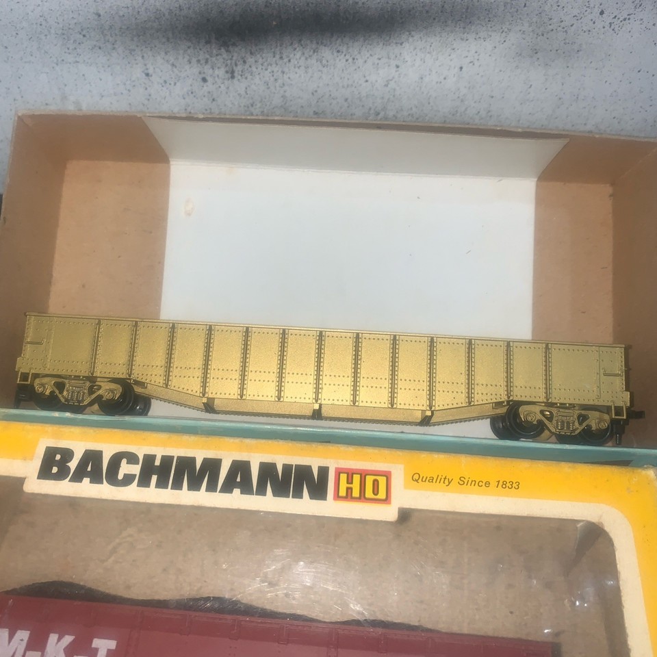 HO Scale Rolling Car Lot of 10 - Box Cars - Oil Tankers - Caboose ...