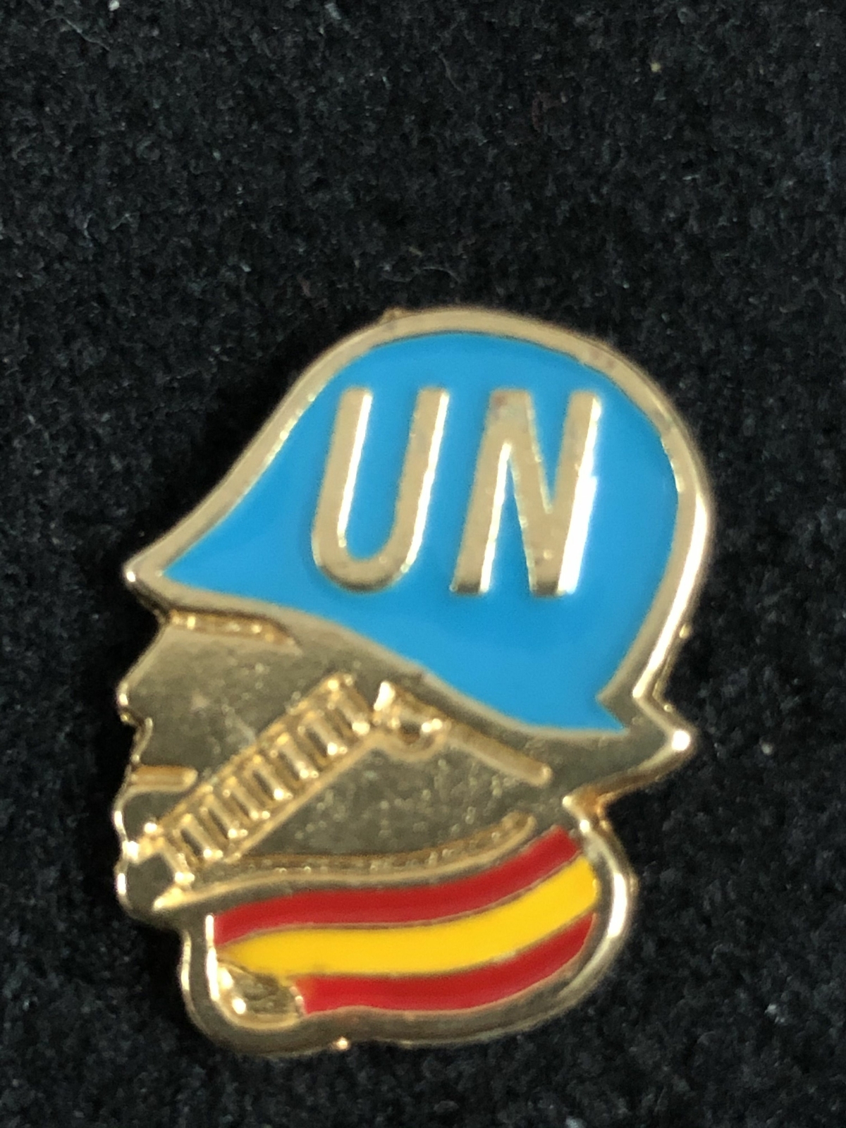 PIN POLICE FORCE UN SPANISH POLICE OFFICER BADGE - Gem