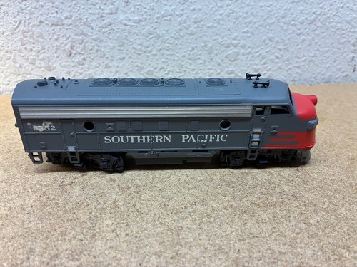 Athearn HO Scale Powered Southern Pacific Super Power F7A Unit w/Brass ...