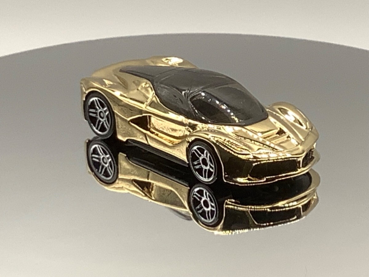 Oro Matalic Ferrari Laferrari