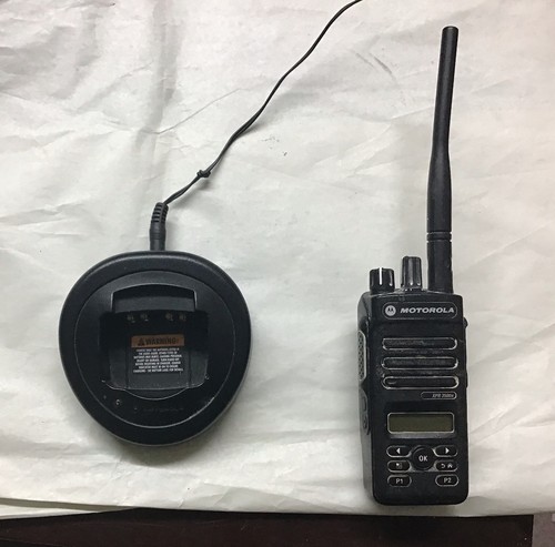 Motorola XPR 3500e Radio UHF Two Way Portable AAH02RDH9VA1AN W/ Battery ...