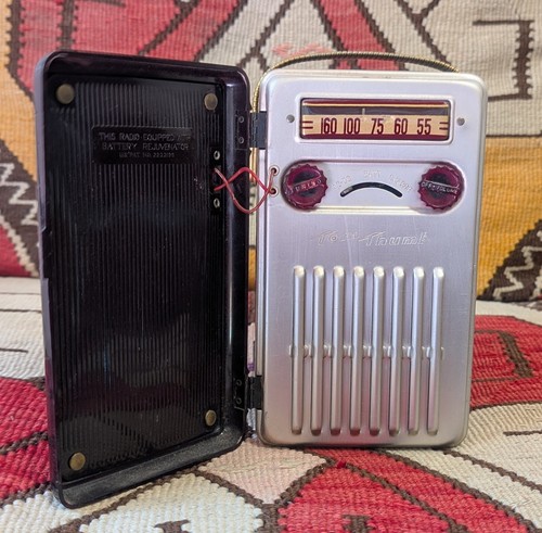 1949 TOM THUMB "BUDDY" MINI TUBE PORTABLE RADIO POST WORLD WAR II GEM ...
