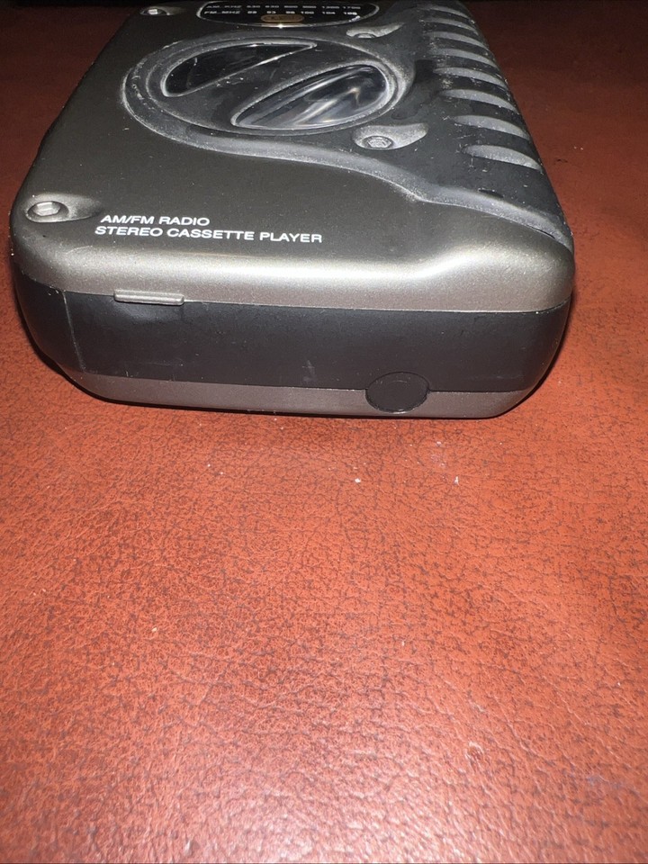 Vintage Tozai ATC-10 AM/FM Radio Cassette Player Walkman See Descript ...