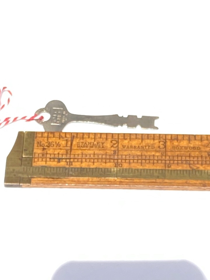 Lot of 6 Yale Jr. generic key blanks and 1 Yale Jr. key no. S10 ...