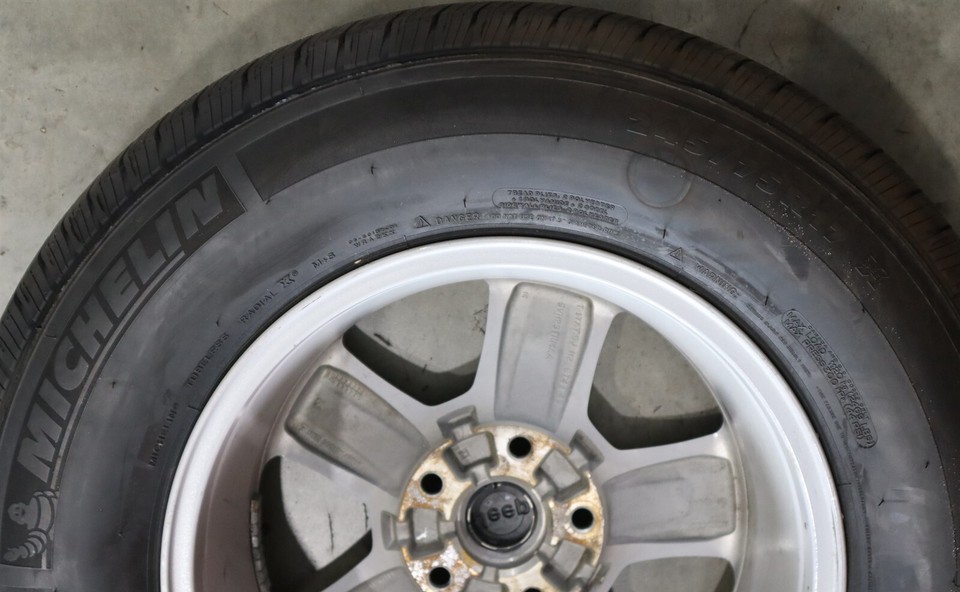 2018-2023 Jeep Wrangler Wheel 5VH23GSAAA 17" Rim w/ MICHELIN 245/75R17 ...