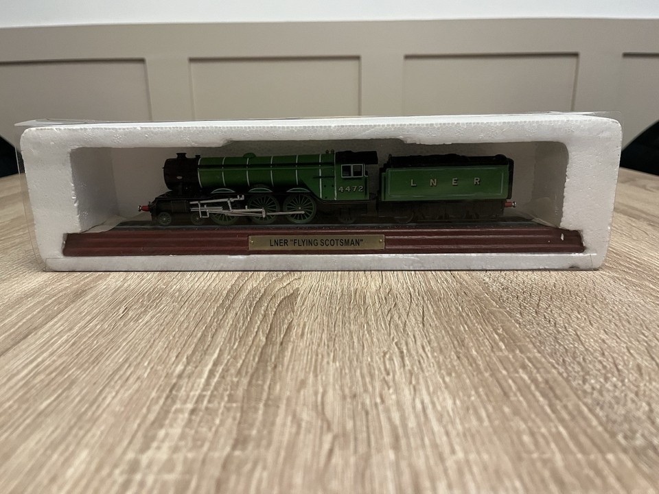 LNER FLYING SCOTSMAN Steam Locomotive Train Model Railway Display Model ...