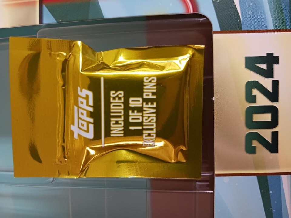 Topps Display Box - Only the SUPER Box with 1 Oversized Base Card and ...