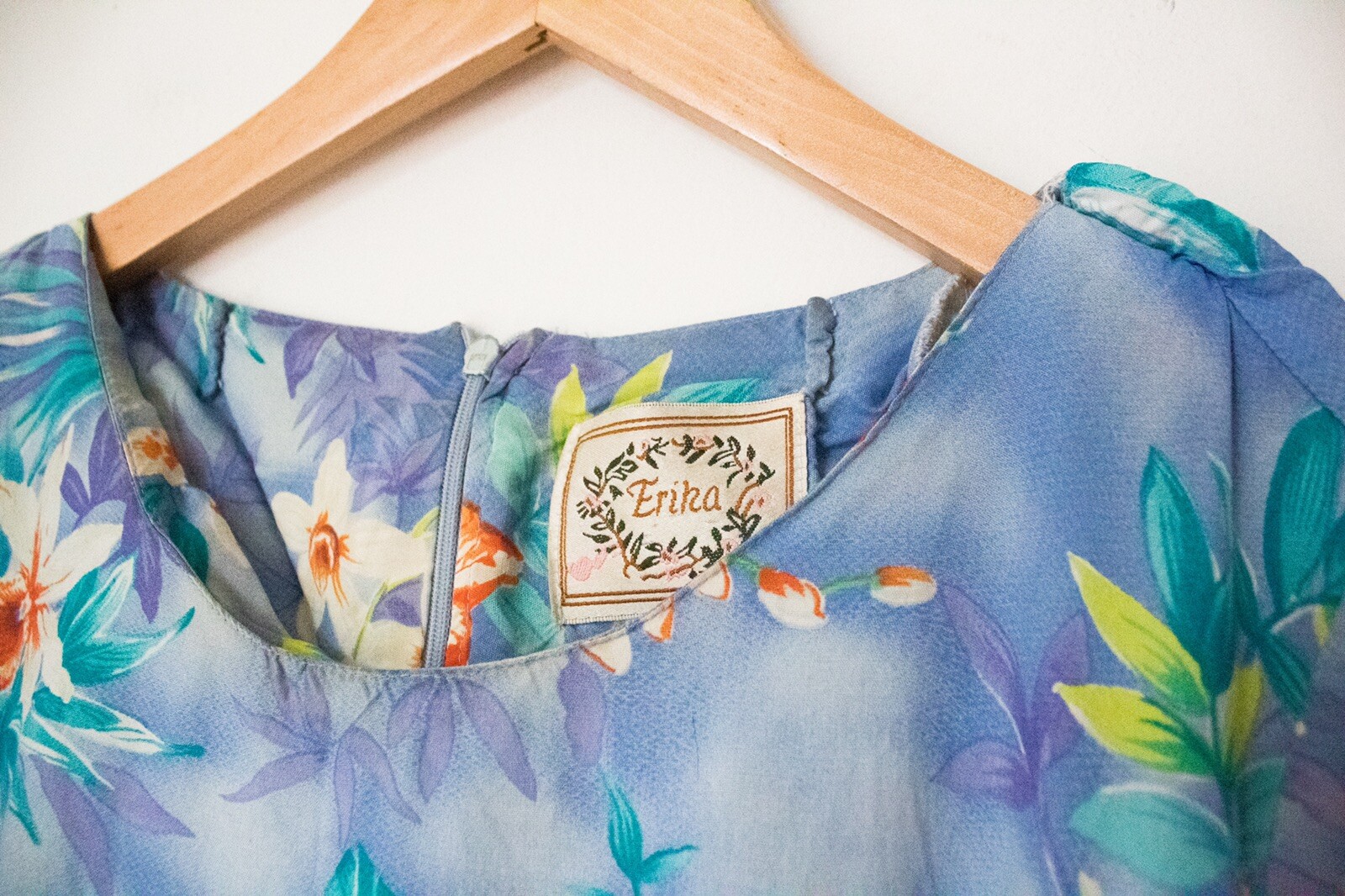 Erika | Vintage 80’s/90’s Tropical Floral Print Short… - Gem