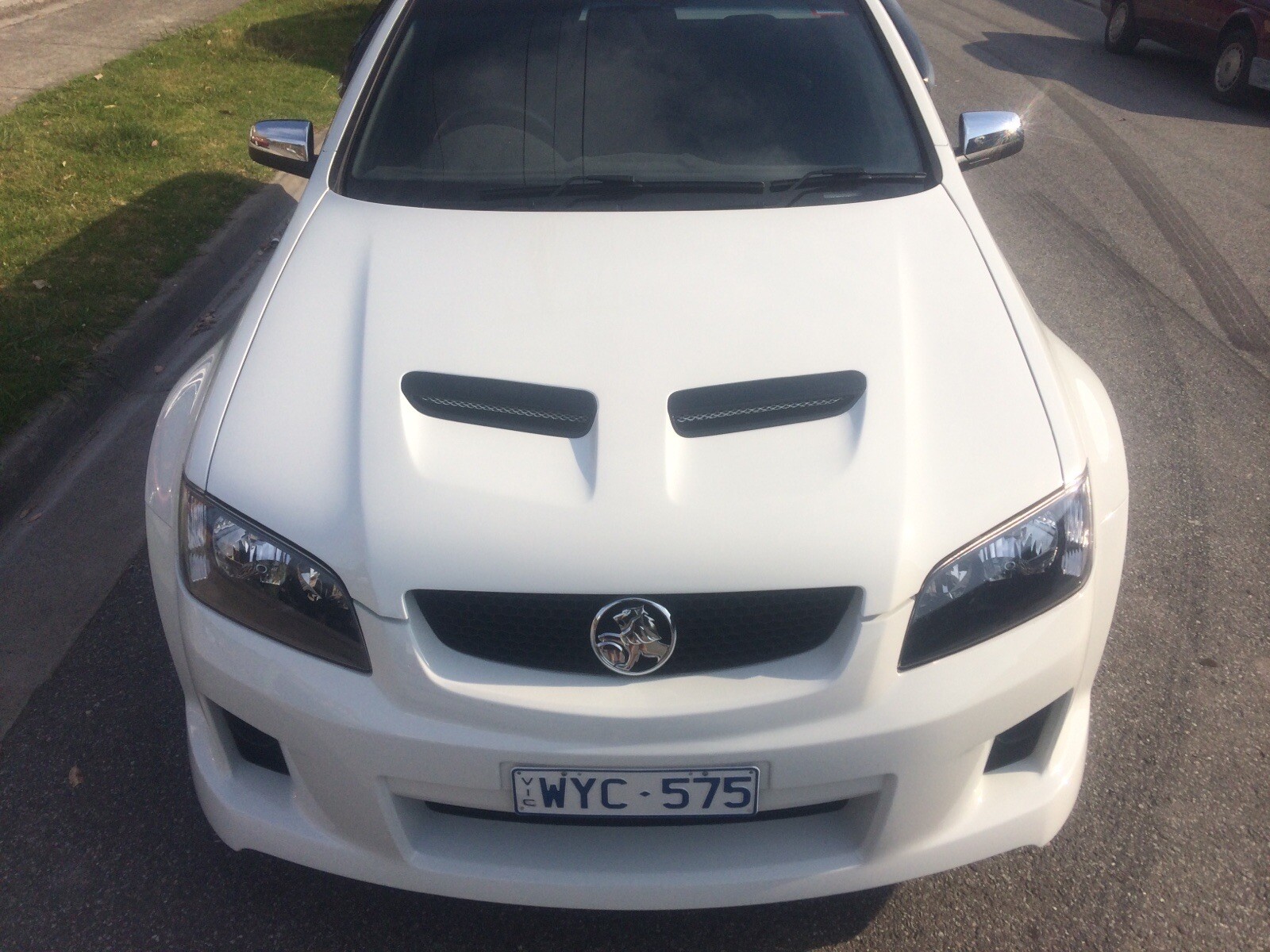 VE E3 HSV STYLE FIBREGLASS FLUTED BONNET SCOOP, UNIVERSAL FIT VS VT VX ...