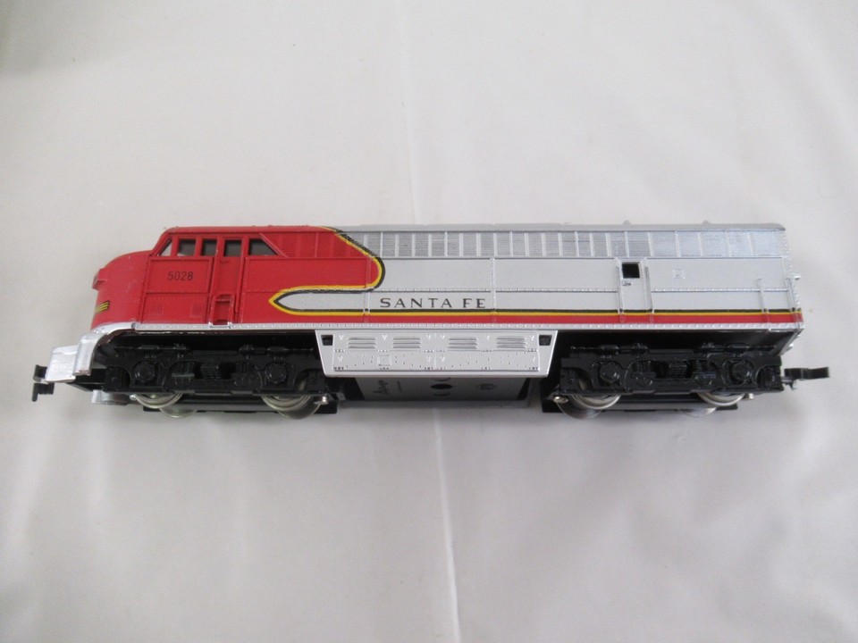 AHM HO ATSF Santa Fe Diesel Locomotive FM C-Liner #5028 TESTED | eBay
