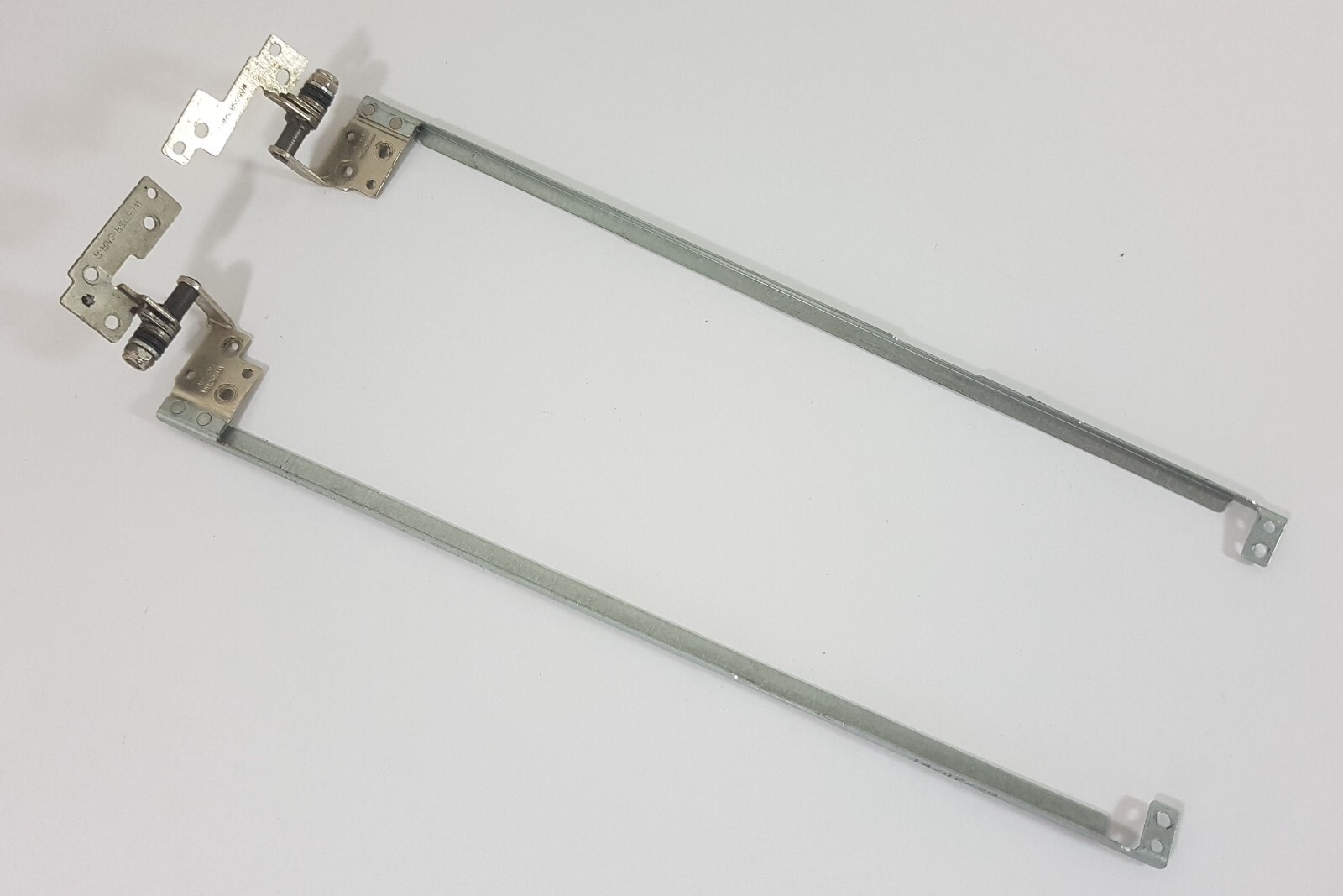 Display Scharniere LCD Hinge 6-33-W6501-0L4-1 +0R4 aus Clevo Terra ...