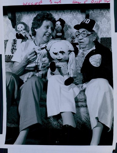 1979 Jean Stapleton & Mary Dobkin in Aunt Mary Press Photo | eBay