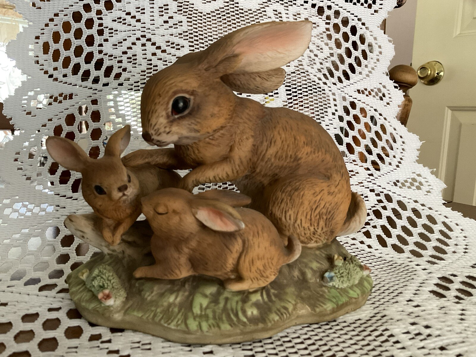 ENESCO- VINTAGE Momma Rabbit & her BABY RABBITS-FIGURINE-made In MEXICO ...