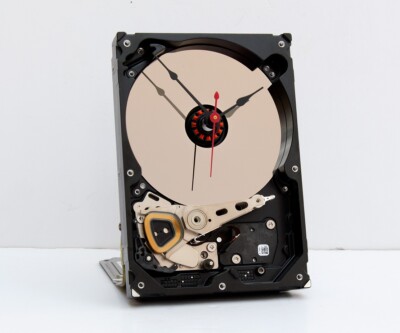 Recycled computer hard drive desk clock, Quartz, time, battery, upcycle ...