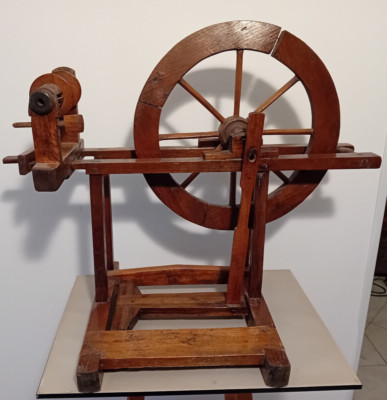 Antique Horizontal Spinning Wheel In Wood 1800 19th Century Museum