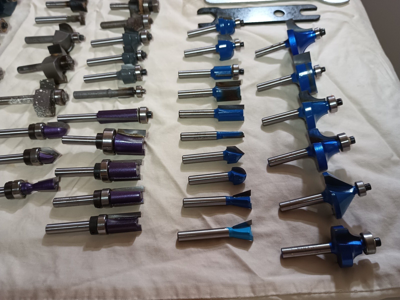 Large Lot Of 1/4" Router Bits Woodworking Tools & Dremel Bits. | eBay