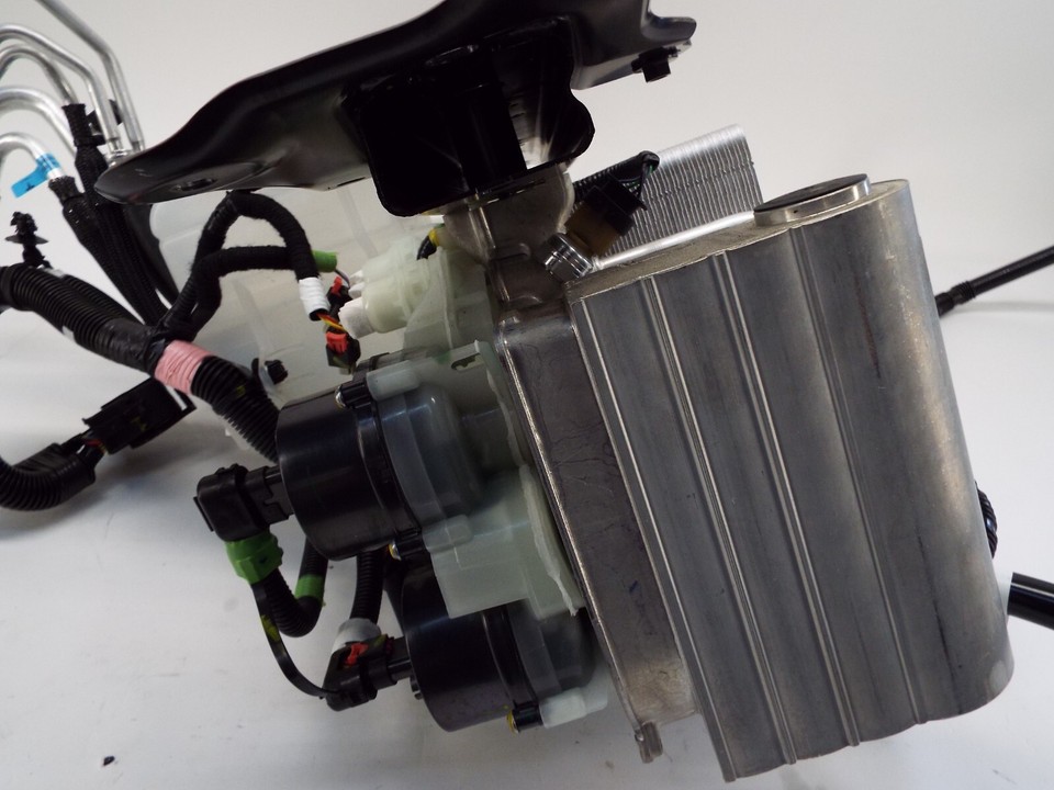 2023 Tesla Model Y Supermanifold Chiller Coolant Tank 1547595-A2-F | eBay