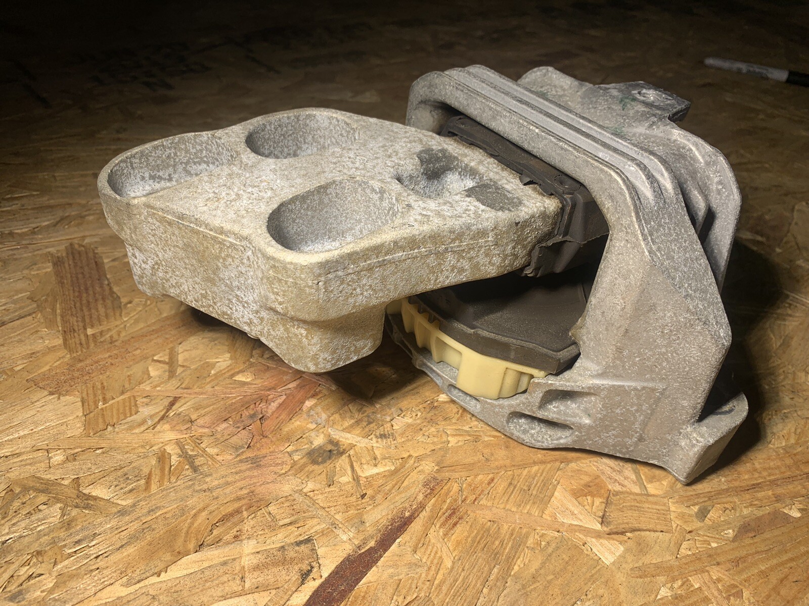2014 - 2018 MERCEDES CLA 45 AMG TRANSMISSION LEFT UPPER MOUNT BRACKET ...